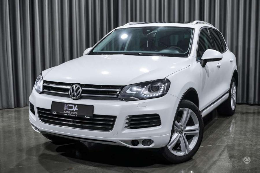 White Volkswagen Touareg 2014 in Marijampole, with an engine capacity of 2.97 L and mileage of 237 thousand km for 14450 €, photo 5 on AUTOMOTO.COM.LV