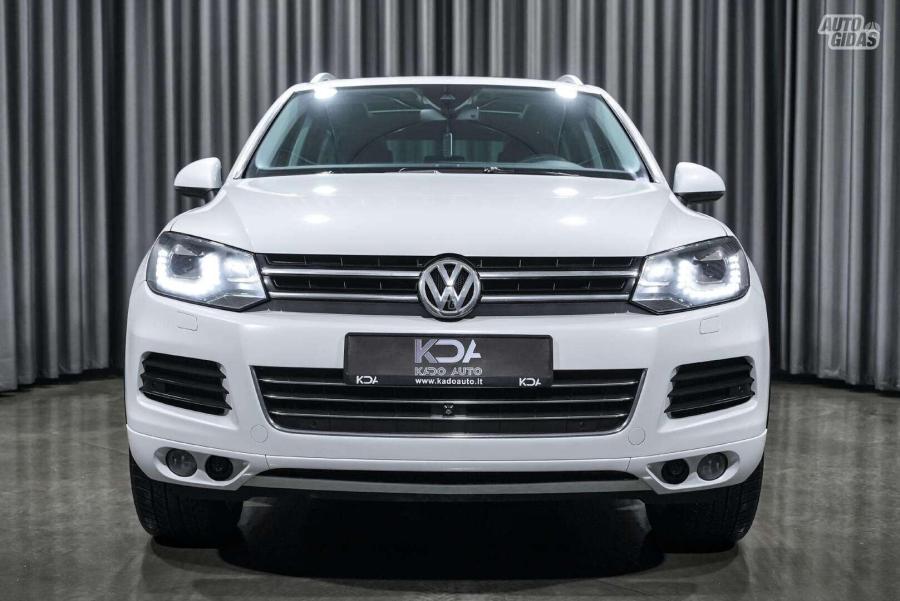 Balts Volkswagen Touareg 2014 Marijampole, ar dzinēja tilpumu 3.00 L un nobraukumu 237 tūkst. km par 14450 €, foto 4 vietnē AUTOMOTO.COM.LV