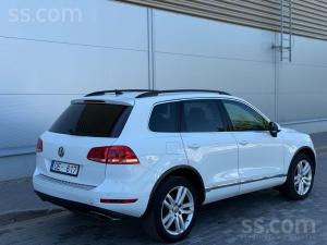 White Volkswagen Touareg 2014 in Riga, with an engine capacity of 3.00 L and mileage of 0 thousand km for 11900 €, photo 3 on AUTOMOTO.COM.LV