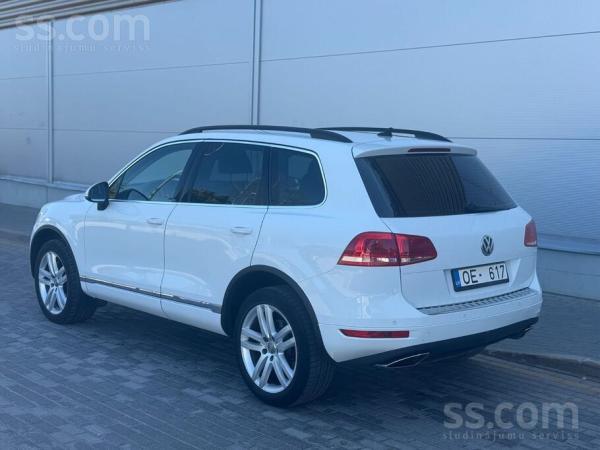 White Volkswagen Touareg 2014 in Riga, with an engine capacity of 3.00 L and mileage of 0 thousand km for 11900 €, photo 4 on AUTOMOTO.COM.LV