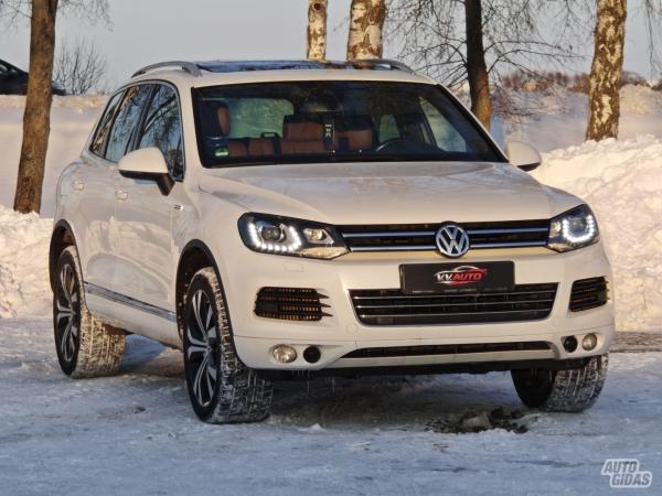 White Volkswagen Touareg 2014 in Vilnius, with an engine capacity of 3.00 L and mileage of 298 thousand km for 13299 €, photo 2 on AUTOMOTO.COM.LV