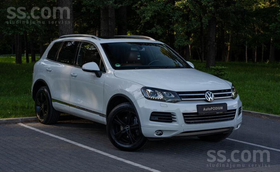 White Volkswagen Touareg 2014 in Riga, with an engine capacity of 3.00 L and mileage of 194 thousand km for 13350 €, photo 7 on AUTOMOTO.COM.LV
