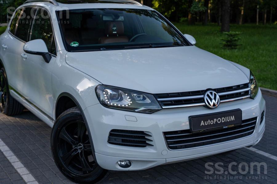 White Volkswagen Touareg 2014 in Riga, with an engine capacity of 3.00 L and mileage of 194 thousand km for 13350 €, photo 8 on AUTOMOTO.COM.LV