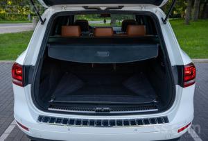 White Volkswagen Touareg 2014 in Riga, with an engine capacity of 3.00 L and mileage of 194 thousand km for 13350 €, photo 31 on AUTOMOTO.COM.LV
