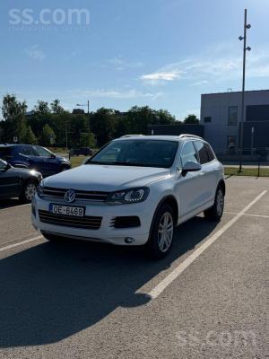 Balts Volkswagen Touareg 2014 Rīga, ar dzinēja tilpumu 3.00 L un nobraukumu 336 tūkst. km par 11000 €, foto  vietnē AUTOMOTO.COM.LV