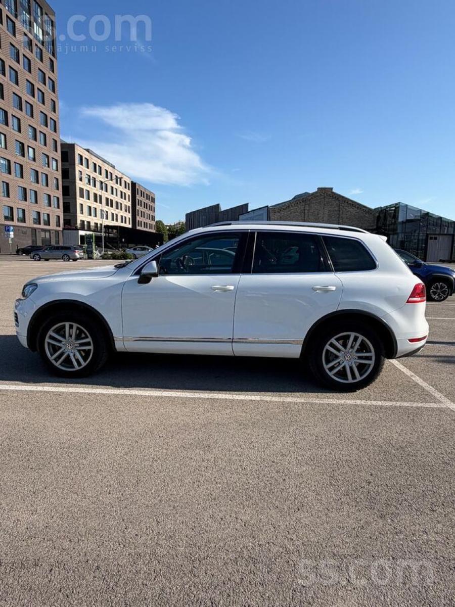 Balts Volkswagen Touareg 2014 Rīga, ar dzinēja tilpumu 3.00 L un nobraukumu 336 tūkst. km par 11000 €, foto 4 vietnē AUTOMOTO.COM.LV