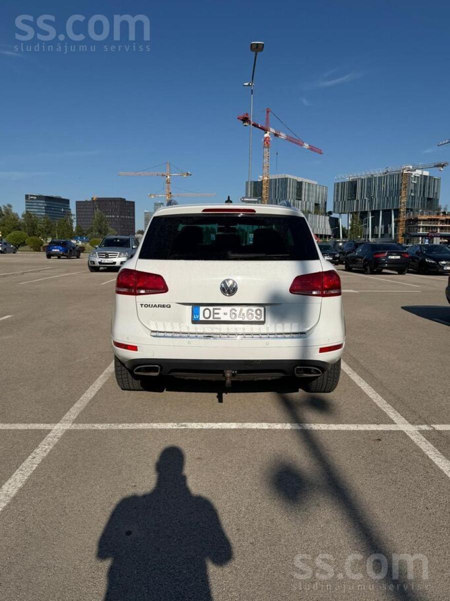 Balts Volkswagen Touareg 2014 Rīga, ar dzinēja tilpumu 3.00 L un nobraukumu 336 tūkst. km par 11000 €, foto 5 vietnē AUTOMOTO.COM.LV