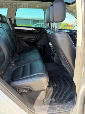 Balts Volkswagen Touareg 2014 Rīga, ar dzinēja tilpumu 3.00 L un nobraukumu 336 tūkst. km par 11000 €, foto 11 vietnē AUTOMOTO.COM.LV