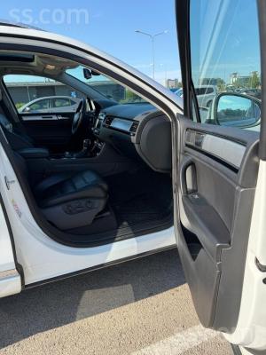Balts Volkswagen Touareg 2014 Rīga, ar dzinēja tilpumu 3.00 L un nobraukumu 336 tūkst. km par 11000 €, foto 12 vietnē AUTOMOTO.COM.LV