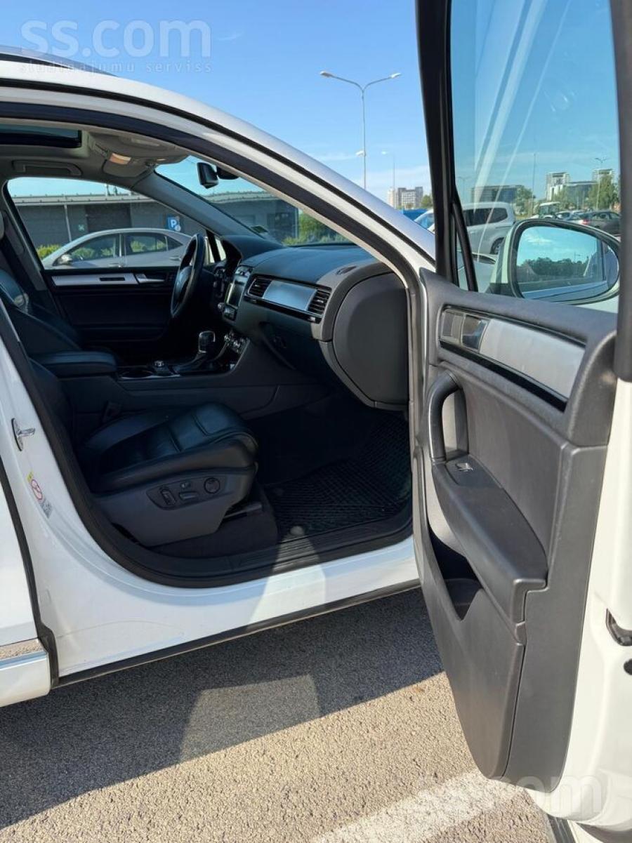 Balts Volkswagen Touareg 2014 Rīga, ar dzinēja tilpumu 3.00 L un nobraukumu 336 tūkst. km par 11000 €, foto 12 vietnē AUTOMOTO.COM.LV
