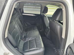 White Volkswagen Touareg 2014 in Riga, with an engine capacity of 3.00 L and mileage of 277 thousand km for 10800 €, photo 22 on AUTOMOTO.COM.LV