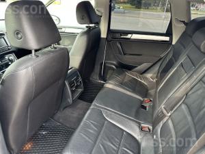 White Volkswagen Touareg 2014 in Riga, with an engine capacity of 3.00 L and mileage of 277 thousand km for 10800 €, photo 24 on AUTOMOTO.COM.LV