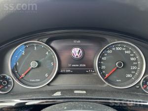 White Volkswagen Touareg 2014 in Riga, with an engine capacity of 3.00 L and mileage of 277 thousand km for 10800 €, photo 37 on AUTOMOTO.COM.LV