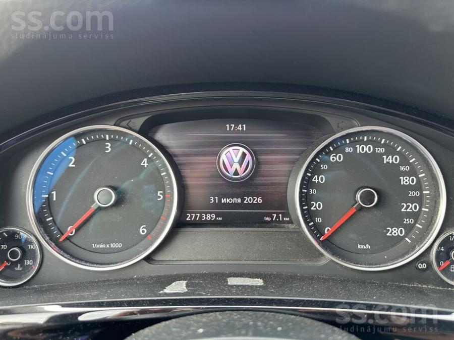 White Volkswagen Touareg 2014 in Riga, with an engine capacity of 3.00 L and mileage of 277 thousand km for 10800 €, photo 38 on AUTOMOTO.COM.LV