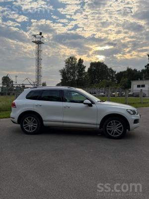 Balts Volkswagen Touareg 2014 Rīga, ar dzinēja tilpumu 3.00 L un nobraukumu 336 tūkst. km par 11000 €, foto 3 vietnē AUTOMOTO.COM.LV