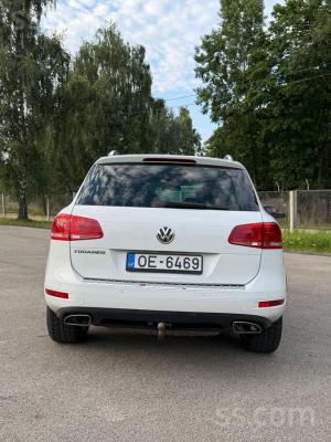 Balts Volkswagen Touareg 2014 Rīga, ar dzinēja tilpumu 3.00 L un nobraukumu 336 tūkst. km par 11000 €, foto 5 vietnē AUTOMOTO.COM.LV