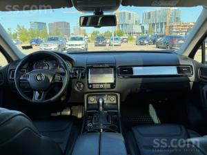 Balts Volkswagen Touareg 2014 Rīga, ar dzinēja tilpumu 3.00 L un nobraukumu 336 tūkst. km par 11000 €, foto 7 vietnē AUTOMOTO.COM.LV