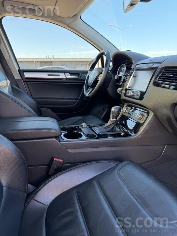 Balts Volkswagen Touareg 2014 Rīga, ar dzinēja tilpumu 3.00 L un nobraukumu 336 tūkst. km par 11000 €, foto 7 vietnē AUTOMOTO.COM.LV