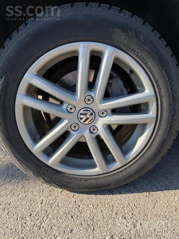 Balts Volkswagen Touareg 2014 Rīga, ar dzinēja tilpumu 3.00 L un nobraukumu 336 tūkst. km par 11000 €, foto 8 vietnē AUTOMOTO.COM.LV