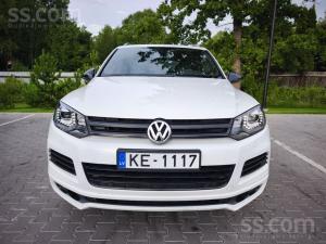 Balts Volkswagen Touareg 2014 Rīga, ar dzinēja tilpumu 3.00 L un nobraukumu 276 tūkst. km par 17000 €, foto 4 vietnē AUTOMOTO.COM.LV