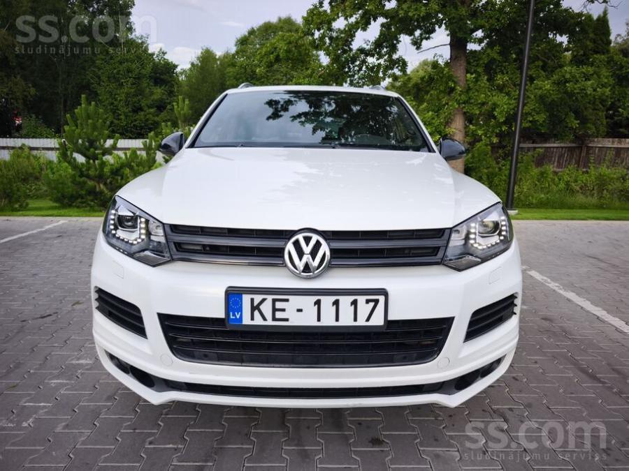 Balts Volkswagen Touareg 2014 Rīga, ar dzinēja tilpumu 3.00 L un nobraukumu 276 tūkst. km par 17000 €, foto 4 vietnē AUTOMOTO.COM.LV