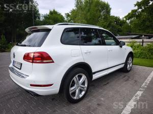 Balts Volkswagen Touareg 2014 Rīga, ar dzinēja tilpumu 3.00 L un nobraukumu 276 tūkst. km par 17000 €, foto 6 vietnē AUTOMOTO.COM.LV