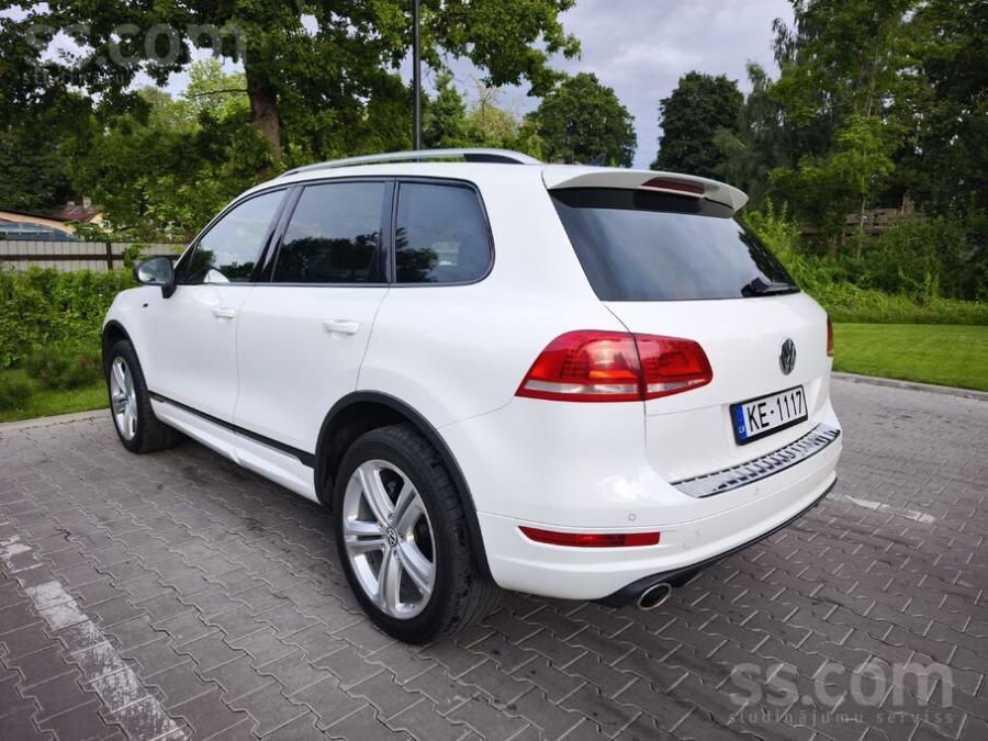 Balts Volkswagen Touareg 2014 Rīga, ar dzinēja tilpumu 3.00 L un nobraukumu 276 tūkst. km par 17000 €, foto 7 vietnē AUTOMOTO.COM.LV
