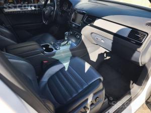 Balts Volkswagen Touareg 2014 Rīga, ar dzinēja tilpumu 3.00 L un nobraukumu 276 tūkst. km par 17000 €, foto 8 vietnē AUTOMOTO.COM.LV
