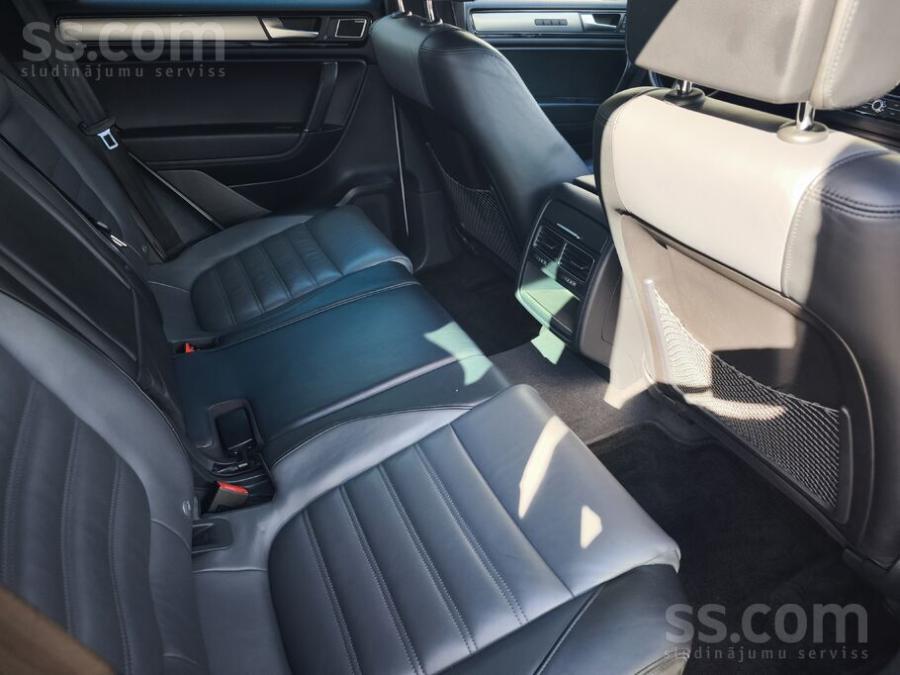 Balts Volkswagen Touareg 2014 Rīga, ar dzinēja tilpumu 3.00 L un nobraukumu 276 tūkst. km par 17000 €, foto 11 vietnē AUTOMOTO.COM.LV