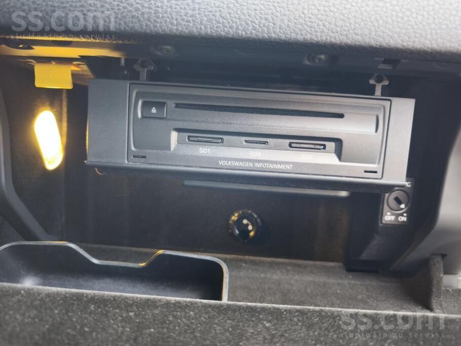 Balts Volkswagen Touareg 2014 Rīga, ar dzinēja tilpumu 3.00 L un nobraukumu 276 tūkst. km par 17000 €, foto 15 vietnē AUTOMOTO.COM.LV