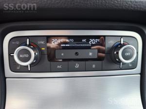 Balts Volkswagen Touareg 2014 Rīga, ar dzinēja tilpumu 3.00 L un nobraukumu 276 tūkst. km par 17000 €, foto 23 vietnē AUTOMOTO.COM.LV