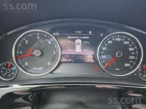 Balts Volkswagen Touareg 2014 Rīga, ar dzinēja tilpumu 3.00 L un nobraukumu 276 tūkst. km par 17000 €, foto 24 vietnē AUTOMOTO.COM.LV