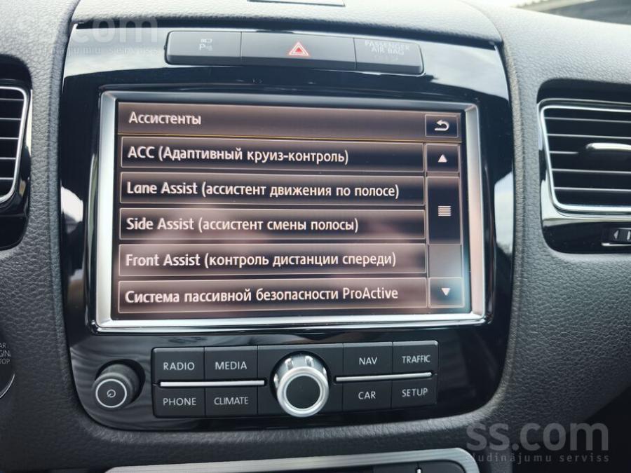Balts Volkswagen Touareg 2014 Rīga, ar dzinēja tilpumu 3.00 L un nobraukumu 276 tūkst. km par 17000 €, foto 28 vietnē AUTOMOTO.COM.LV