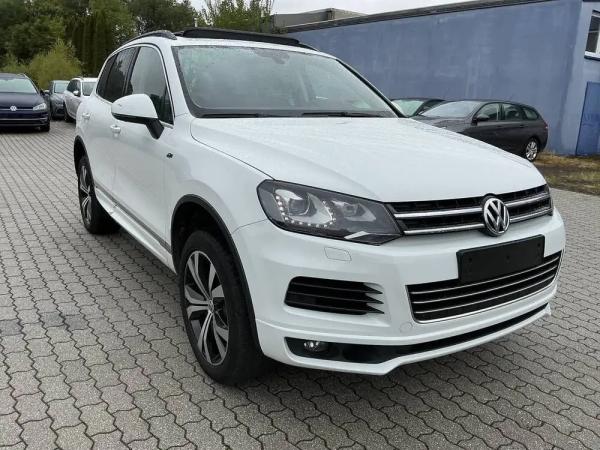 Balts Volkswagen Touareg 2014 Mārupe, ar dzinēja tilpumu 3.00 L un nobraukumu 242 tūkst. km par 15750 €, foto 1 vietnē AUTOMOTO.COM.LV