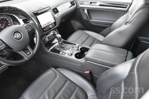 Balts Volkswagen Touareg 2014 Rīga, ar dzinēja tilpumu 3.00 L un nobraukumu 242 tūkst. km par 15750 €, foto 10 vietnē AUTOMOTO.COM.LV