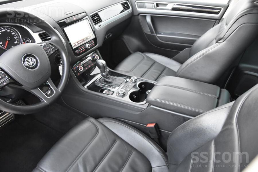 Balts Volkswagen Touareg 2014 Rīga, ar dzinēja tilpumu 3.00 L un nobraukumu 242 tūkst. km par 15750 €, foto 10 vietnē AUTOMOTO.COM.LV