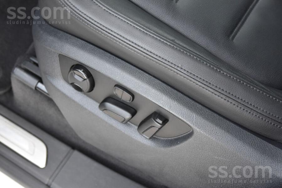 Balts Volkswagen Touareg 2014 Rīga, ar dzinēja tilpumu 3.00 L un nobraukumu 242 tūkst. km par 15750 €, foto 11 vietnē AUTOMOTO.COM.LV