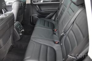 Balts Volkswagen Touareg 2014 Rīga, ar dzinēja tilpumu 3.00 L un nobraukumu 242 tūkst. km par 15750 €, foto 14 vietnē AUTOMOTO.COM.LV