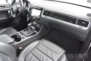Balts Volkswagen Touareg 2014 Rīga, ar dzinēja tilpumu 3.00 L un nobraukumu 242 tūkst. km par 15750 €, foto 15 vietnē AUTOMOTO.COM.LV