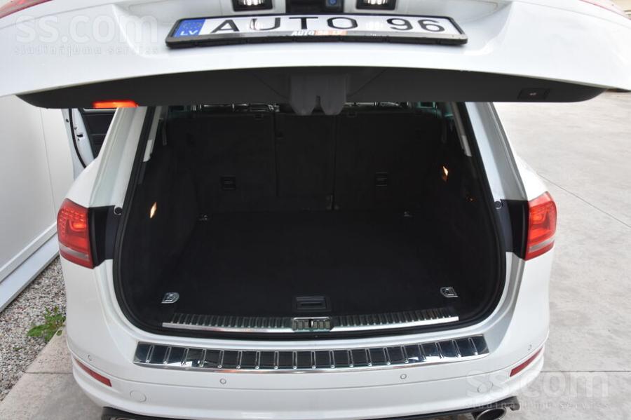 Balts Volkswagen Touareg 2014 Rīga, ar dzinēja tilpumu 3.00 L un nobraukumu 242 tūkst. km par 15750 €, foto 20 vietnē AUTOMOTO.COM.LV