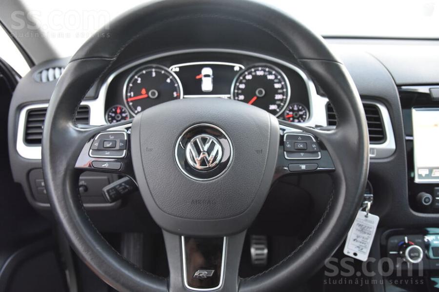 Balts Volkswagen Touareg 2014 Rīga, ar dzinēja tilpumu 3.00 L un nobraukumu 242 tūkst. km par 15750 €, foto 22 vietnē AUTOMOTO.COM.LV