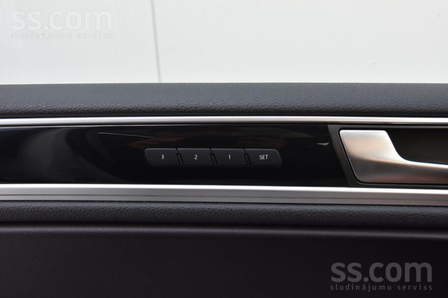 Balts Volkswagen Touareg 2014 Rīga, ar dzinēja tilpumu 3.00 L un nobraukumu 242 tūkst. km par 15750 €, foto 23 vietnē AUTOMOTO.COM.LV