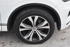 Balts Volkswagen Touareg 2014 Rīga, ar dzinēja tilpumu 3.00 L un nobraukumu 242 tūkst. km par 15750 €, foto 34 vietnē AUTOMOTO.COM.LV