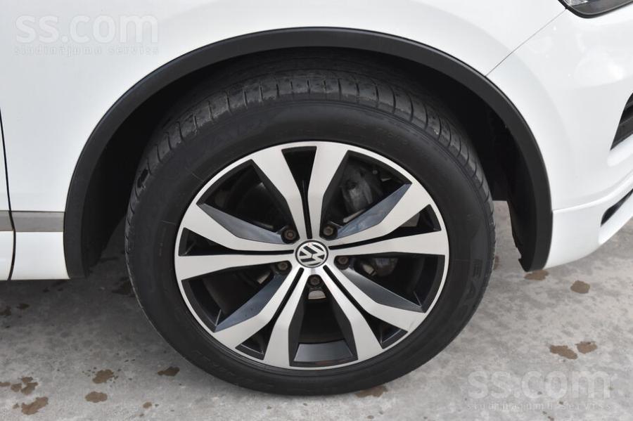 Balts Volkswagen Touareg 2014 Rīga, ar dzinēja tilpumu 3.00 L un nobraukumu 242 tūkst. km par 15750 €, foto 34 vietnē AUTOMOTO.COM.LV