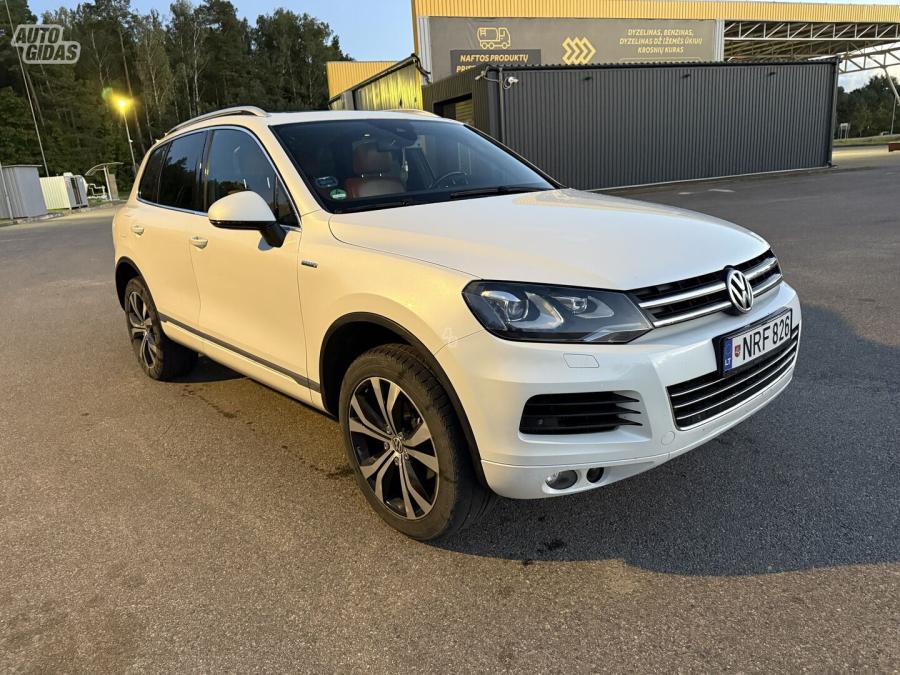 White Volkswagen Touareg 2014 in Silute, with an engine capacity of 3.00 L and mileage of 307 thousand km for 15500 €, photo 5 on AUTOMOTO.COM.LV