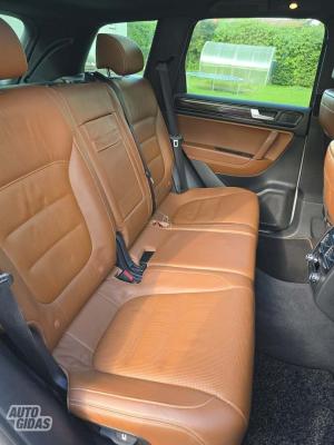 White Volkswagen Touareg 2014 in Silute, with an engine capacity of 3.00 L and mileage of 307 thousand km for 15500 €, photo 10 on AUTOMOTO.COM.LV
