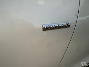 White Volkswagen Touareg 2014 in Silute, with an engine capacity of 3.00 L and mileage of 307 thousand km for 15500 €, photo 14 on AUTOMOTO.COM.LV