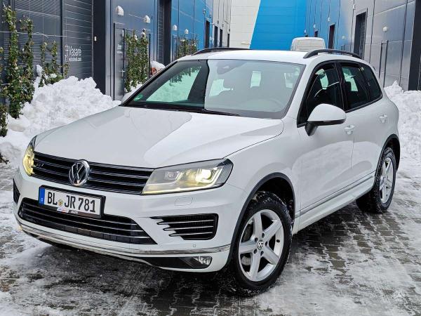 White Volkswagen Touareg 2015 in Klaipeda, with an engine capacity of 2.97 L and mileage of 292 thousand km for 13500 €, photo 8 on AUTOMOTO.COM.LV