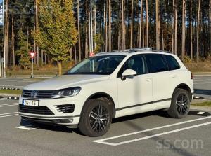 Balts Volkswagen Touareg 2015 Rīga, ar dzinēja tilpumu 3.00 L un nobraukumu 212 tūkst. km par 17200 €, foto  vietnē AUTOMOTO.COM.LV