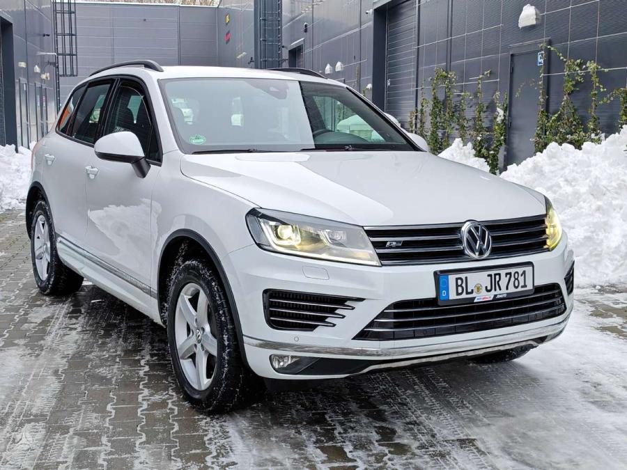 Balts Volkswagen Touareg 2015 Klaipėda, ar dzinēja tilpumu 2.97 L un nobraukumu 292 tūkst. km par 13450 €, foto 1 vietnē AUTOMOTO.COM.LV